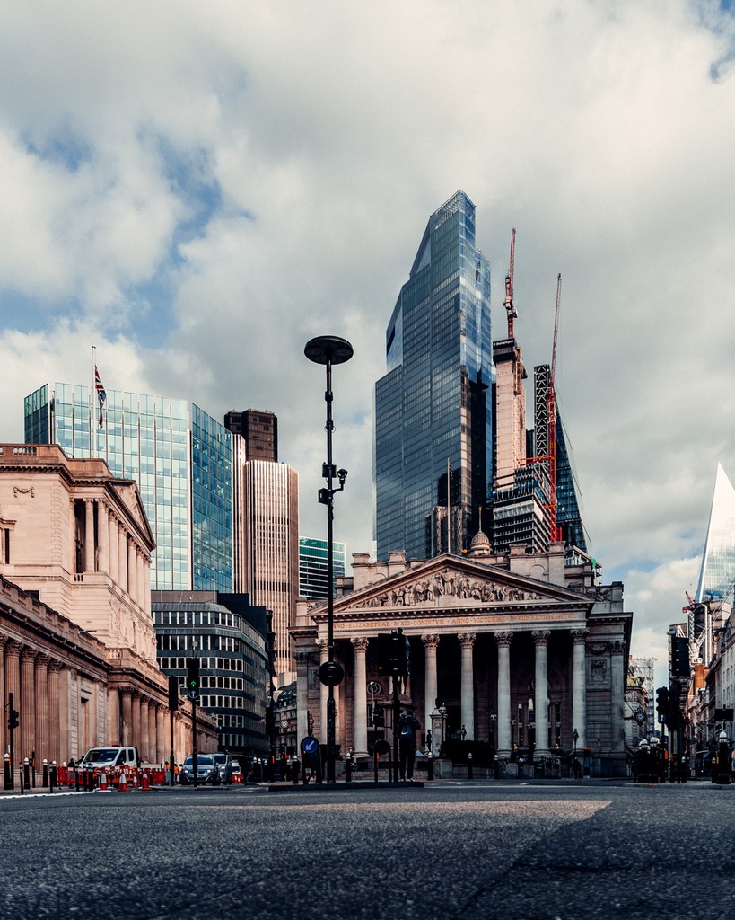 Living in Bank London - Area Guide | PropertyLoop