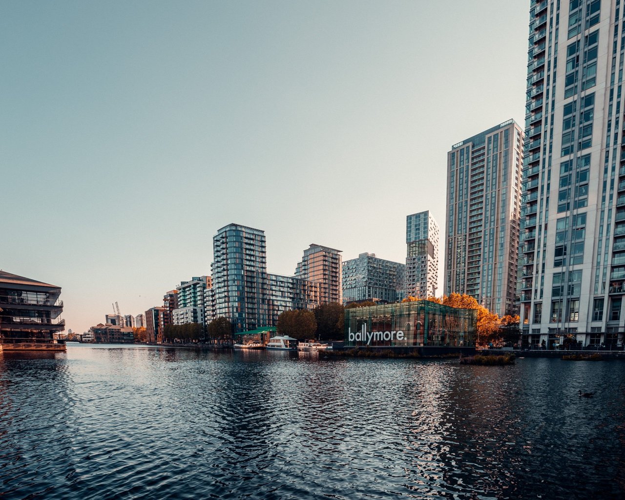 Living in Canary Wharf London - Area Guide | PropertyLoop