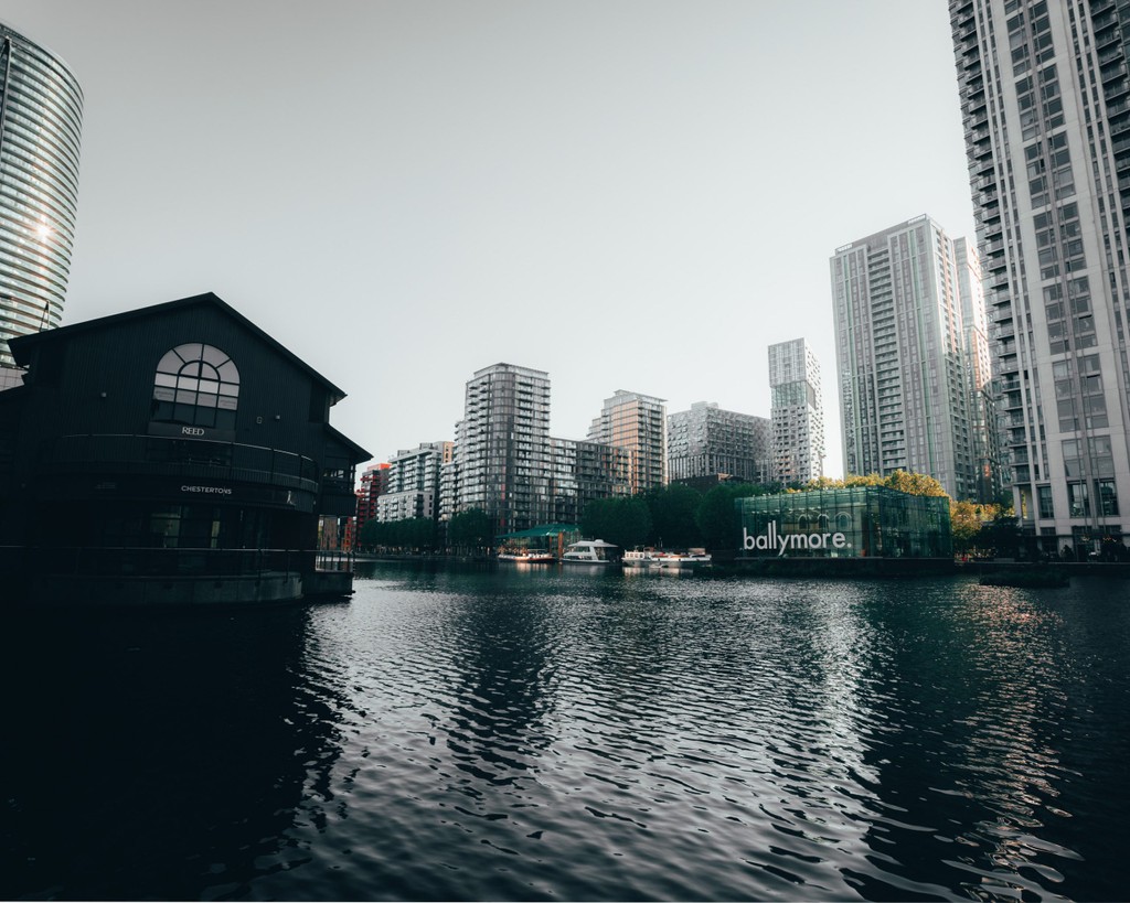 Living in Canary Wharf London - Area Guide | PropertyLoop